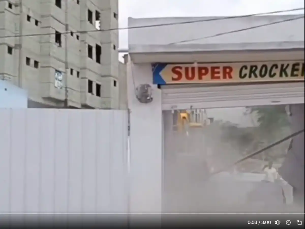 పాతబస్తీలో హైడ్రా కూల్చివేతలు.. రంగంలోకి ఎంఐఎం కార్పొరేటర్లు